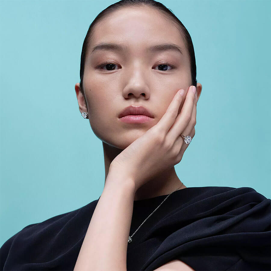 TW_VOGUE_CURATE_CONTENT-CAROUSEL_TIFFANY_ICONS_WITH-LOVE-SINCE-1837